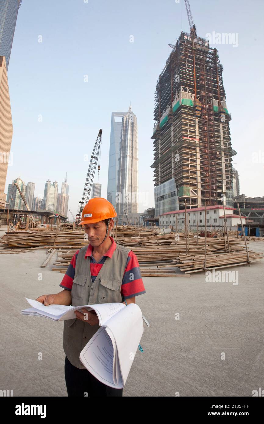 CONSTRUCTION WORK IN SHANGHAI CHINA Stock Photo - Alamy