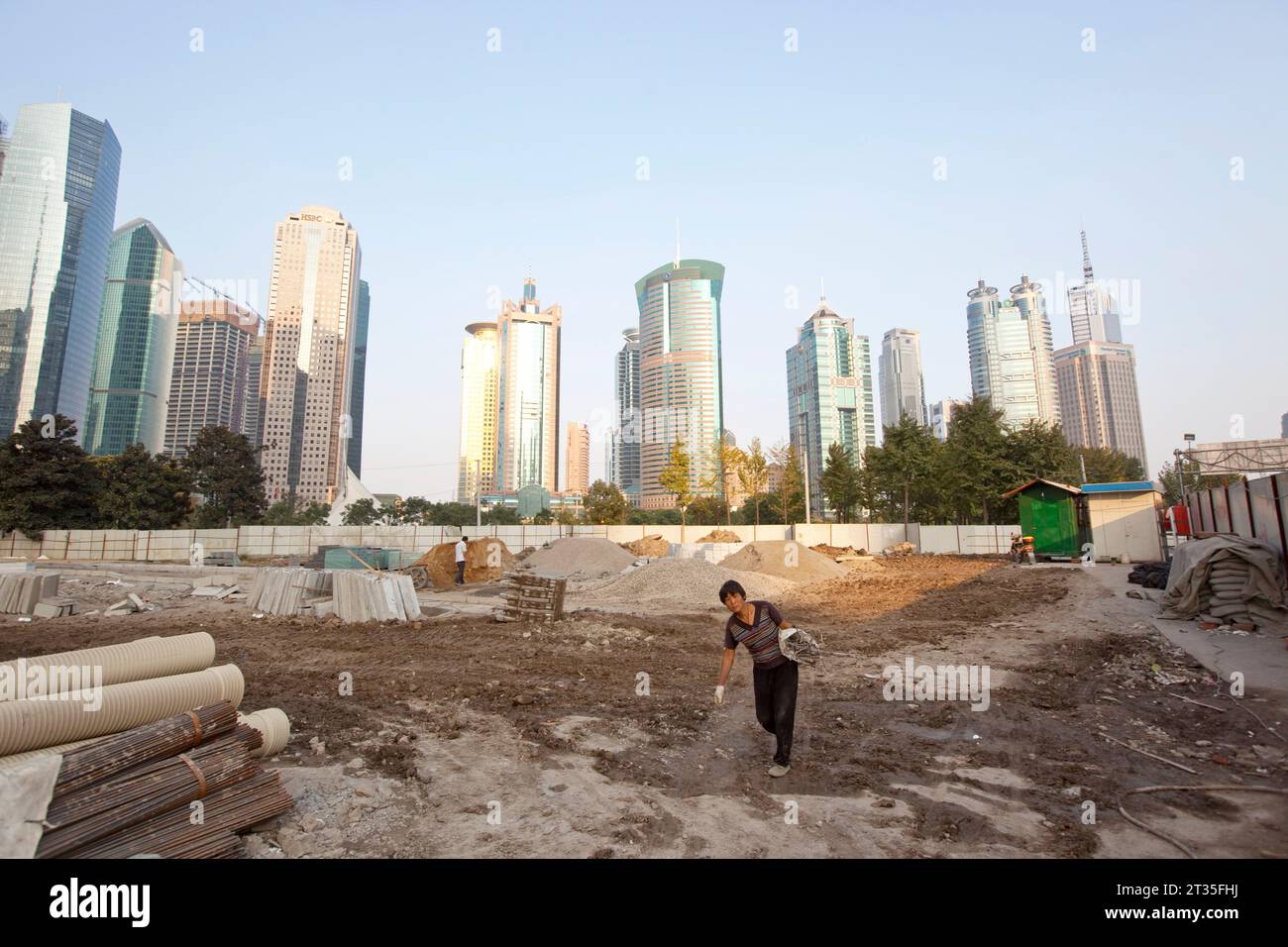 CONSTRUCTION WORK IN SHANGHAI CHINA Stock Photo - Alamy