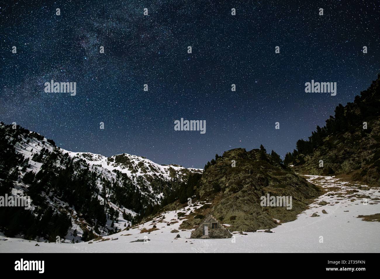 Starry night in the Pyrenees in winter Stock Photo - Alamy