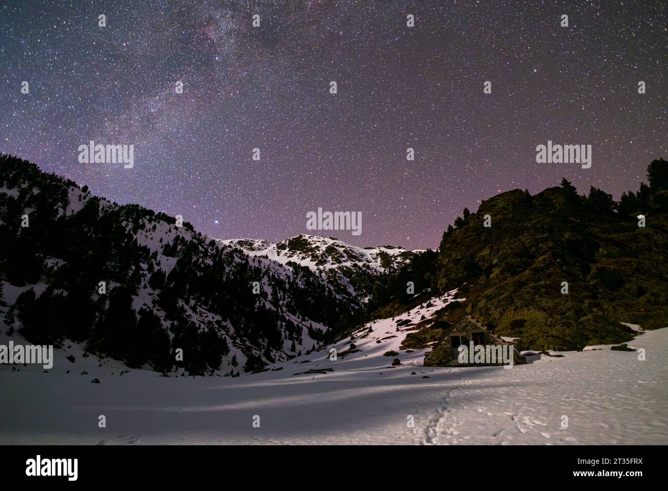 Starry night in the Pyrenees in winter Stock Photo - Alamy