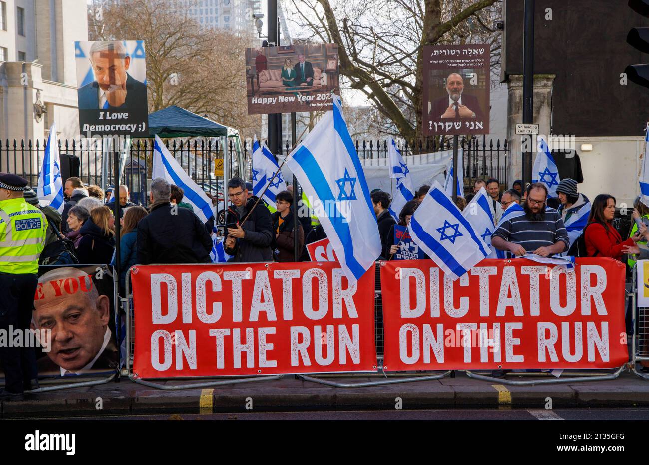 Opponents of benjamin netanyahu netanyahu hi-res stock photography and ...