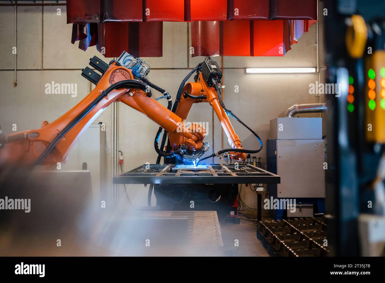 Industrial robotic arms welding in factory Stock Photo - Alamy Industrial robotic arms welding in factory Stock Photo - Alamy