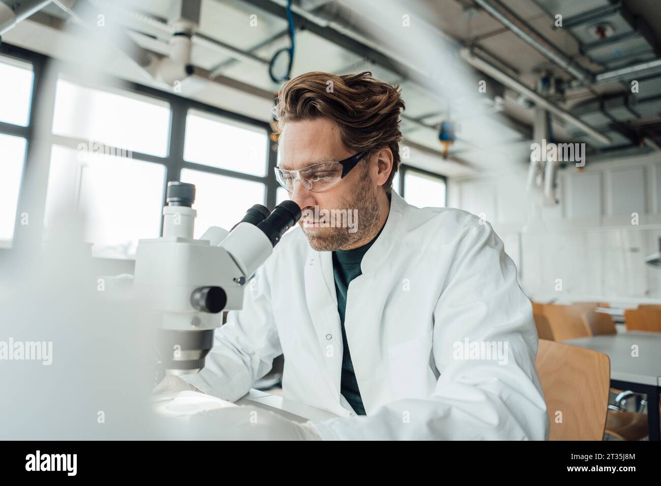 Scientist instrument hi-res stock photography and images - Alamy