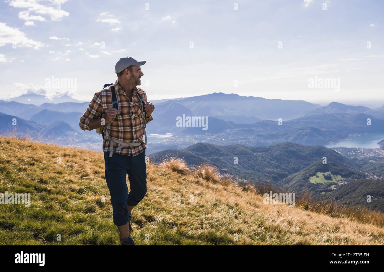 Hiking walking exploring hi-res stock photography and images - Alamy