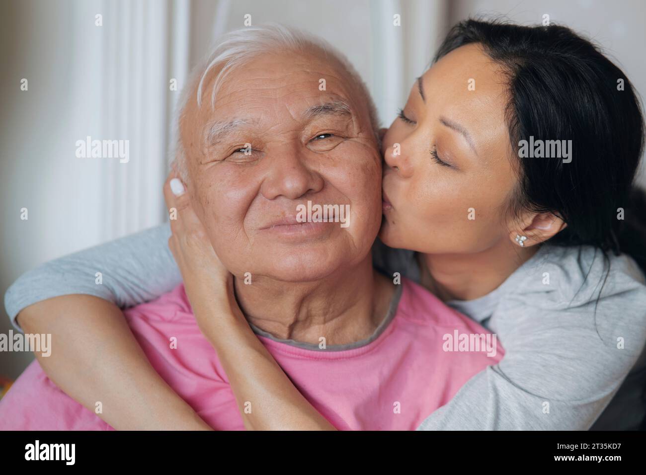 Father kissing daughter on cheek hi-res stock photography and images - Alamy