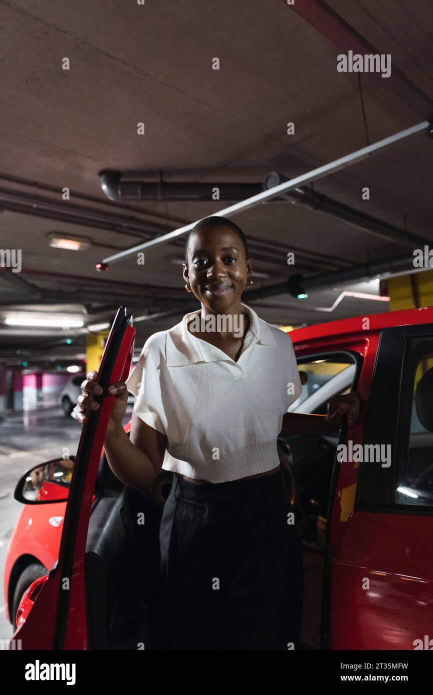 Woman car parking hi-res stock photography and images - Alamy
