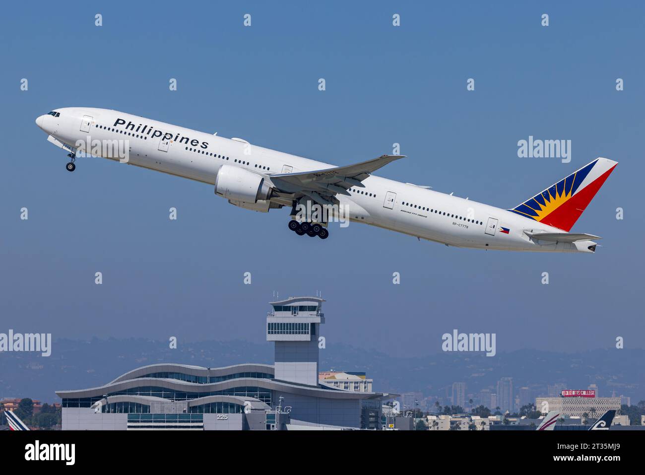 Boeing 777 3f6er aircraft hi-res stock photography and images - Alamy