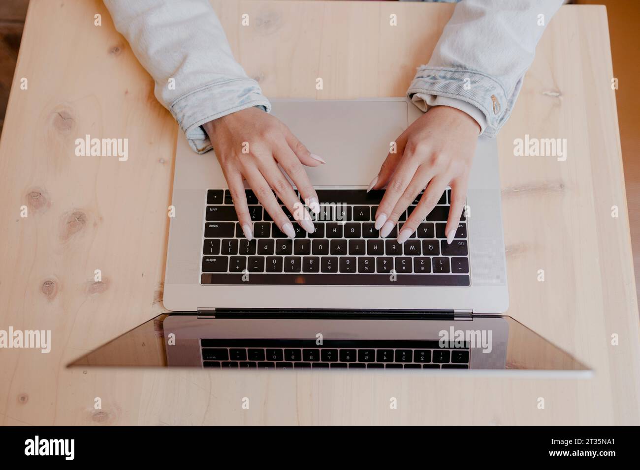 Typing laptop woman hands table hi-res stock photography and images - Alamy