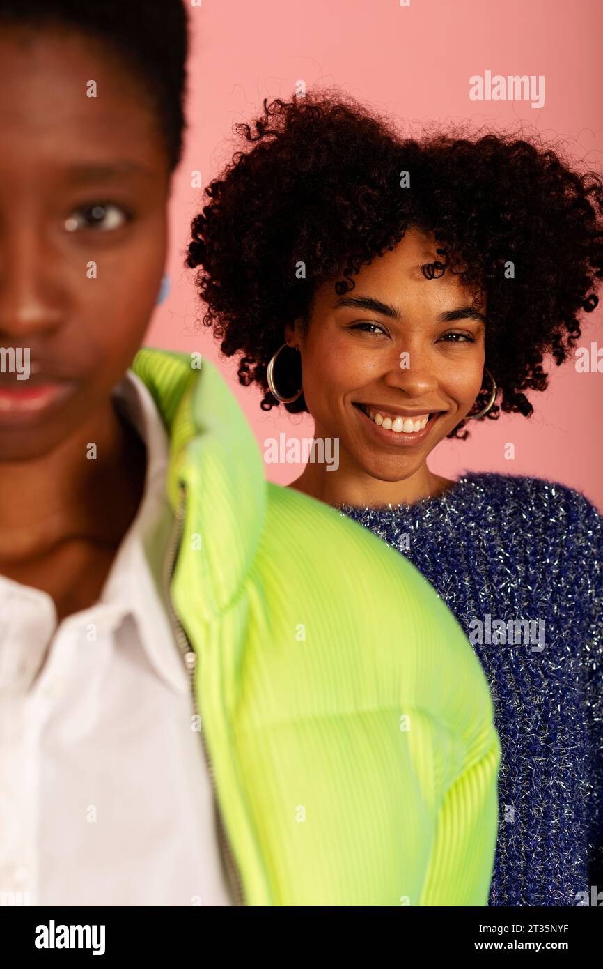 Women fashion people smiling hi-res stock photography and images - Alamy