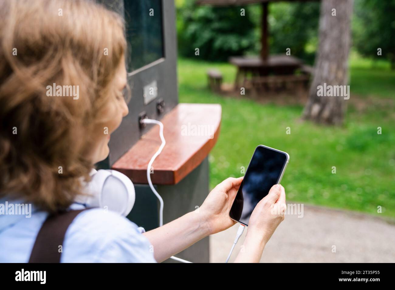Charged cable hi-res stock photography and images - Alamy