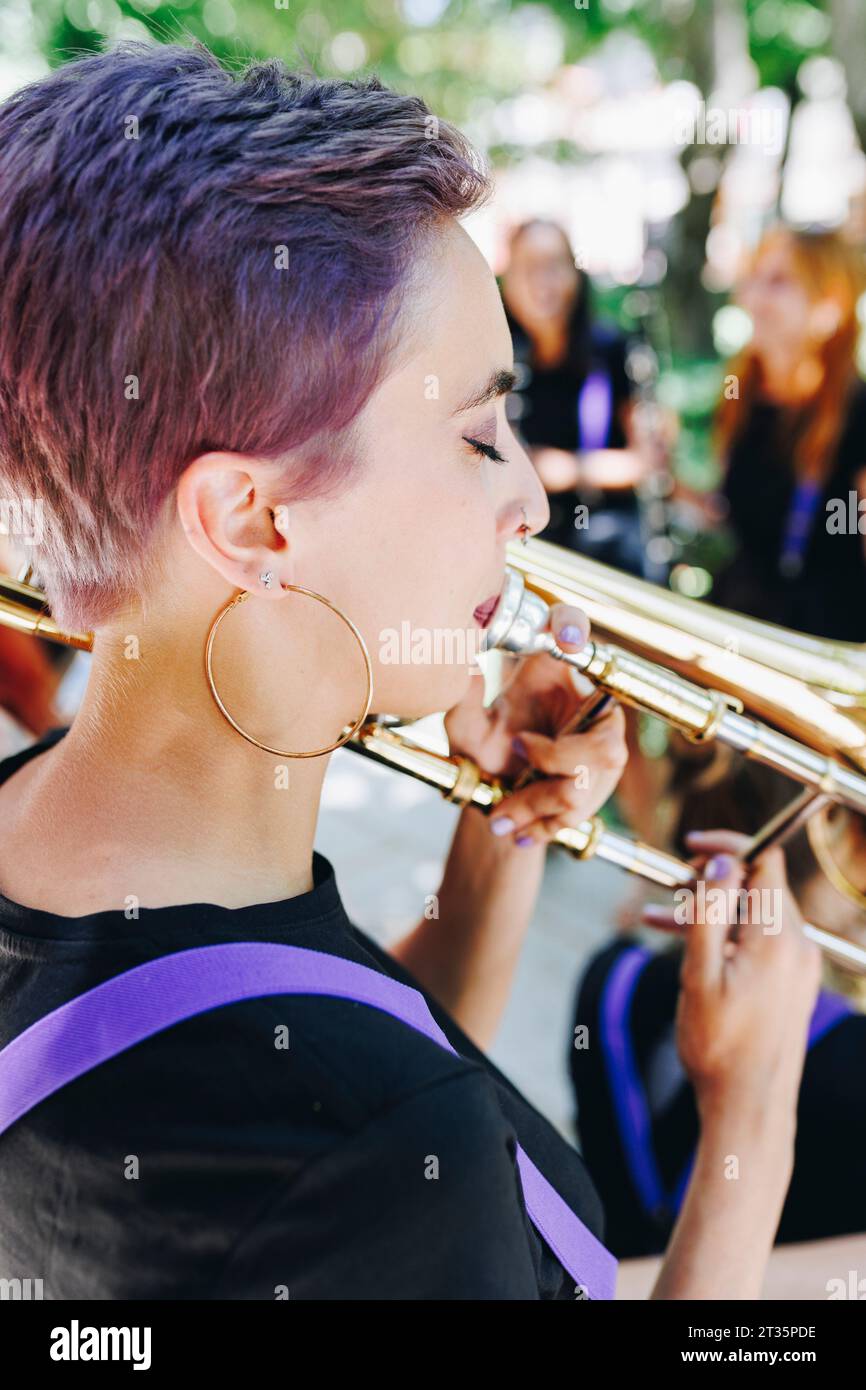 Woman playing trombone with eyes closed Stock Photo - Alamy