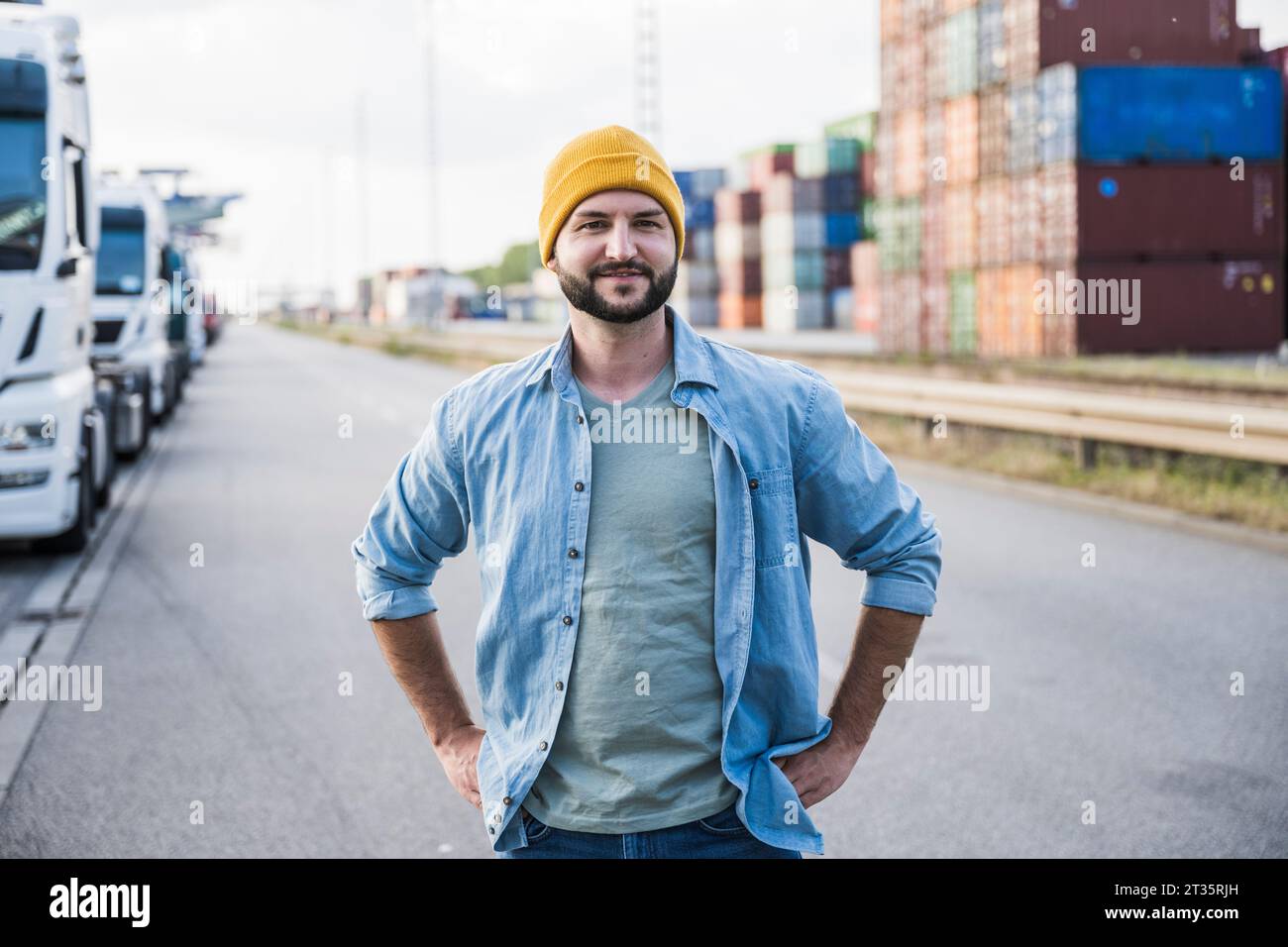 Driver hands hi-res stock photography and images - Alamy