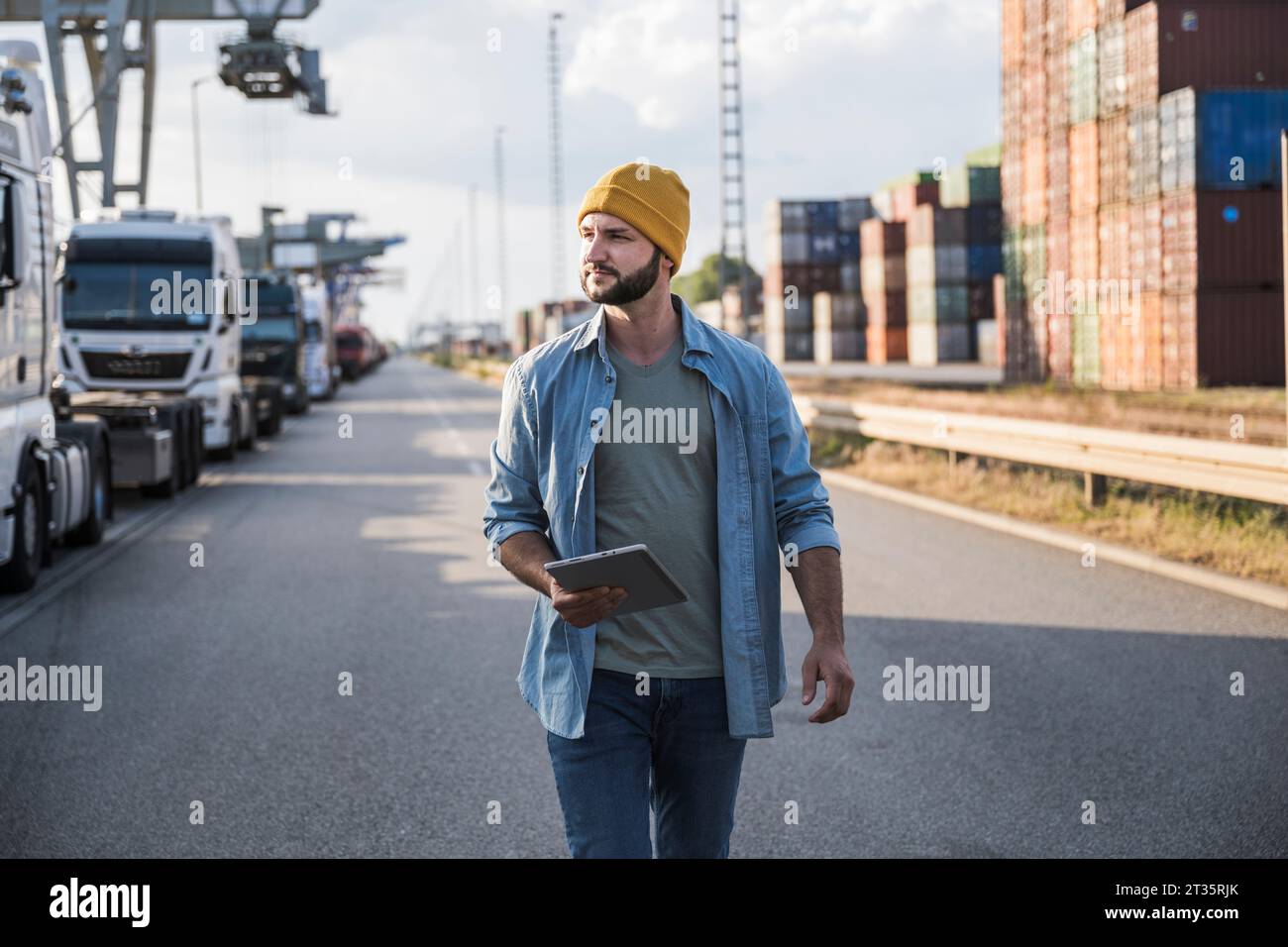 Lorry on road, driver hi-res stock photography and images - Alamy