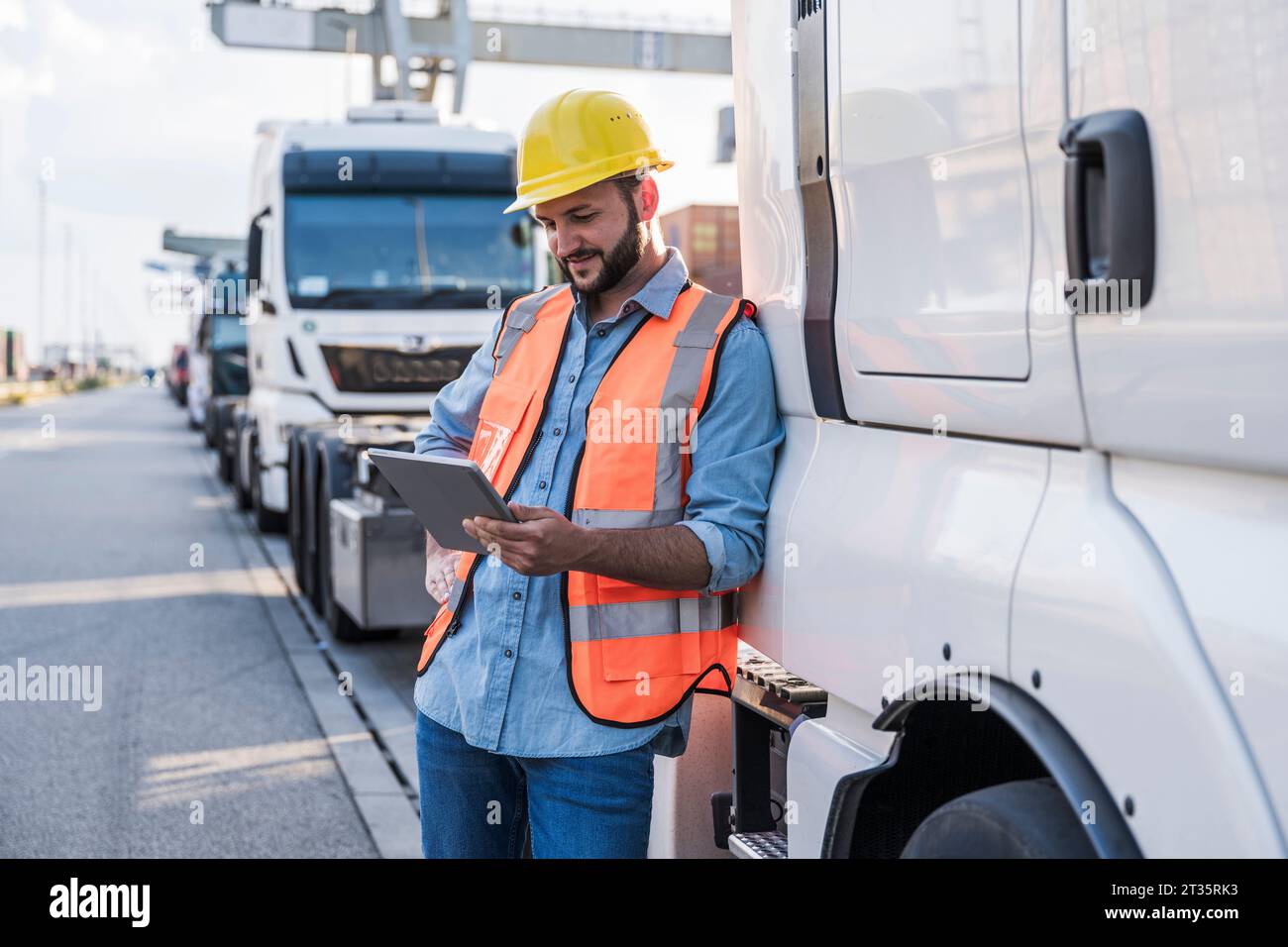 Truck driver hi-res stock photography and images - Alamy