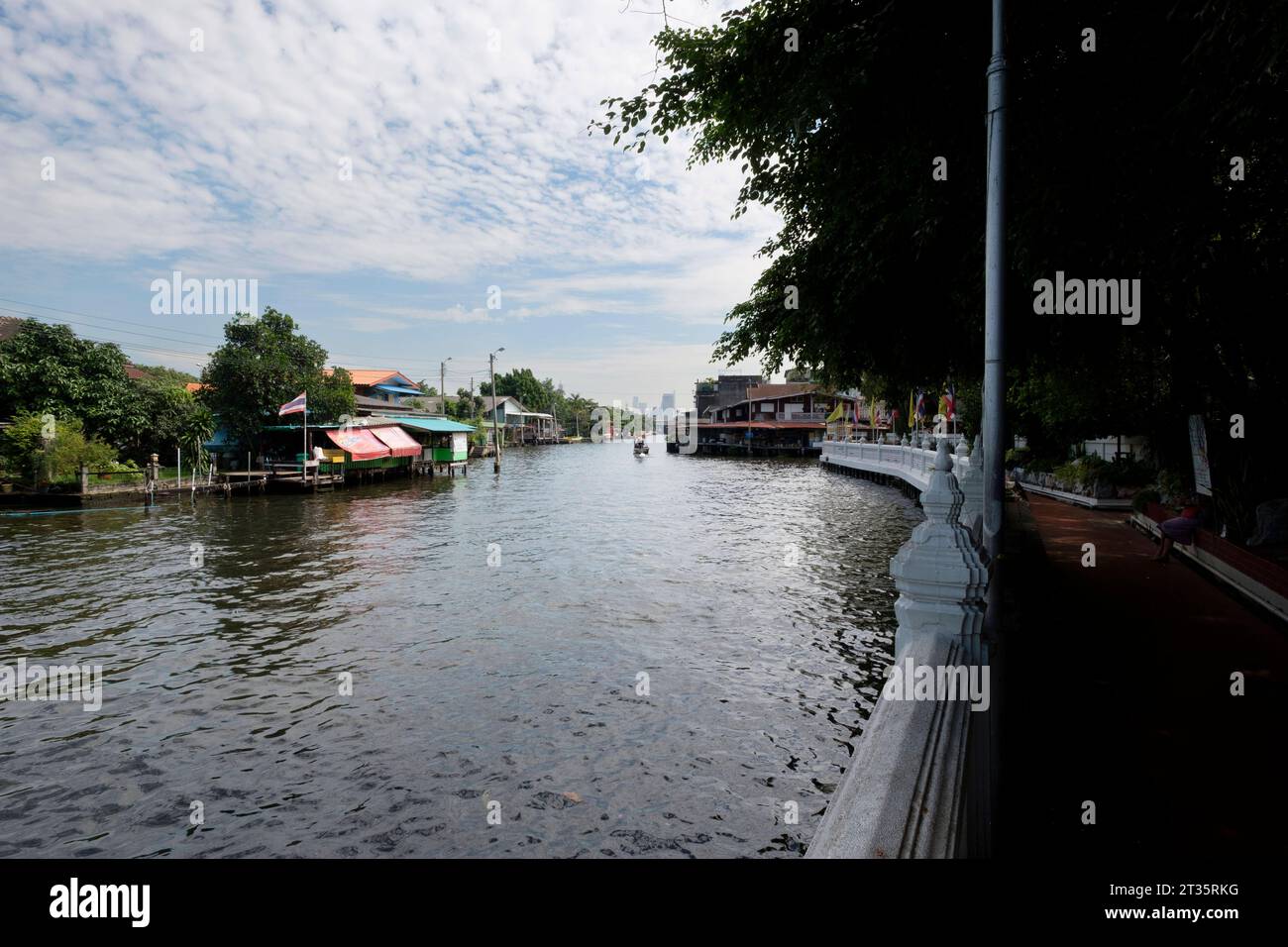 Khlong Dan beim Wat Paknam Phasi Charoen in Thonburi - Bangkok ...