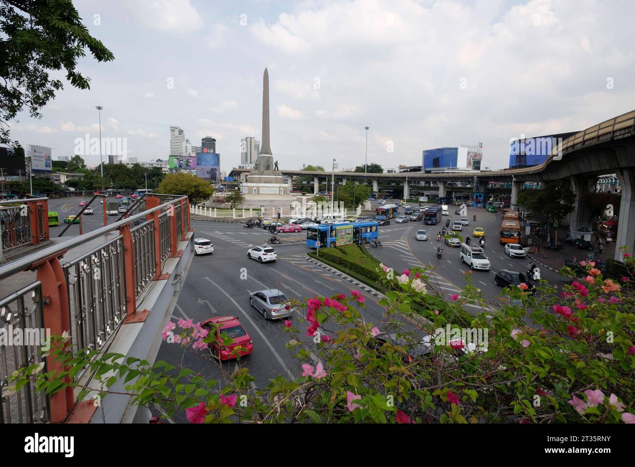 Siegesdenkmal Victory Monument - Bangkok - Thailand, Dezember 2022 ...