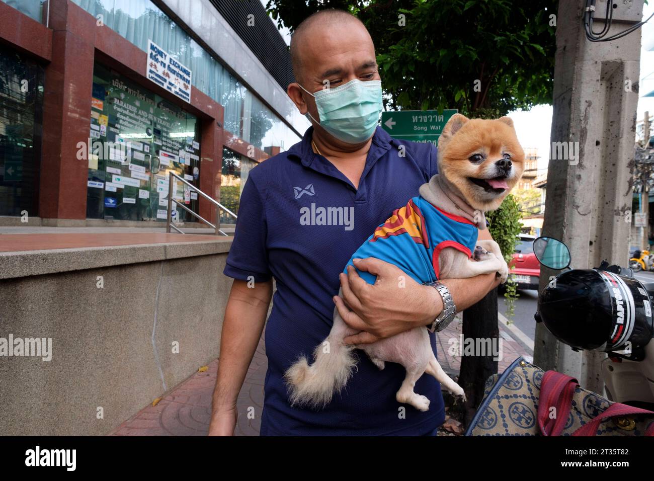 Maske arm hi-res stock photography and images - Alamy