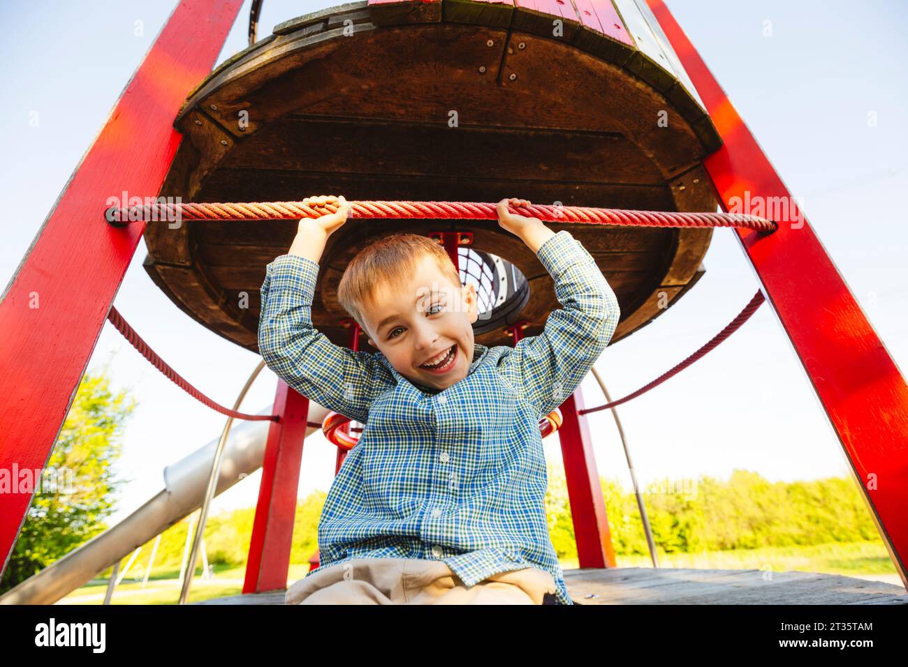Children having fun sitting hi-res stock photography and images - Alamy