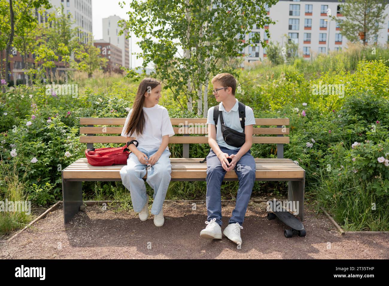 Two people horizontal park bench hi-res stock photography and images ...