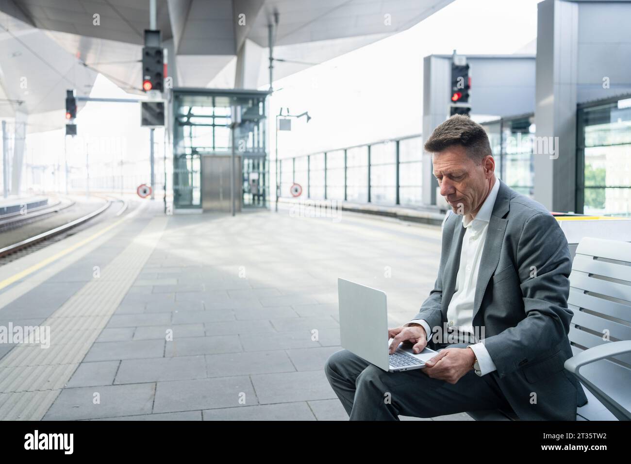 Man working railroad hi-res stock photography and images - Alamy