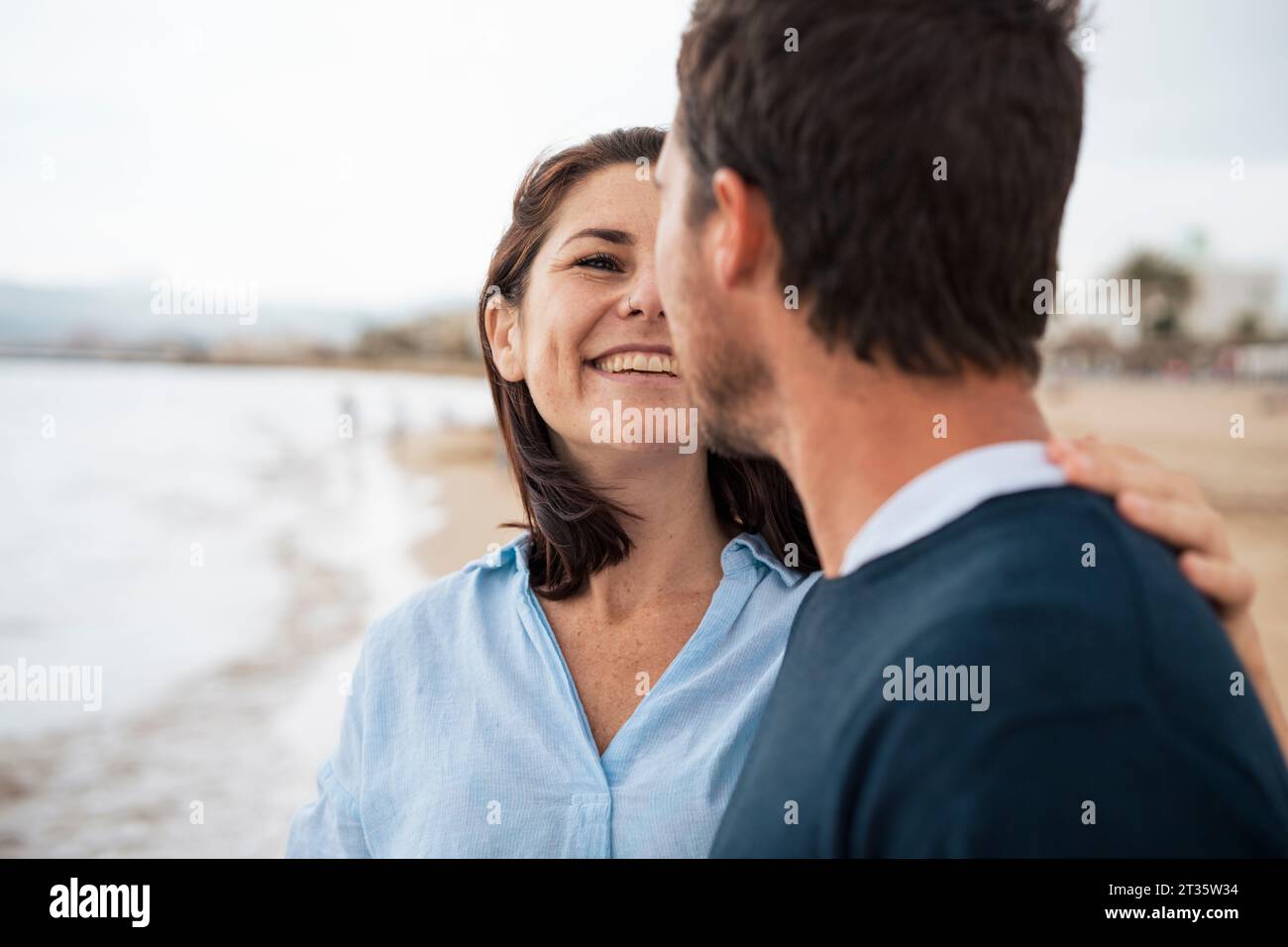Happy loving couple hi-res stock photography and images - Alamy