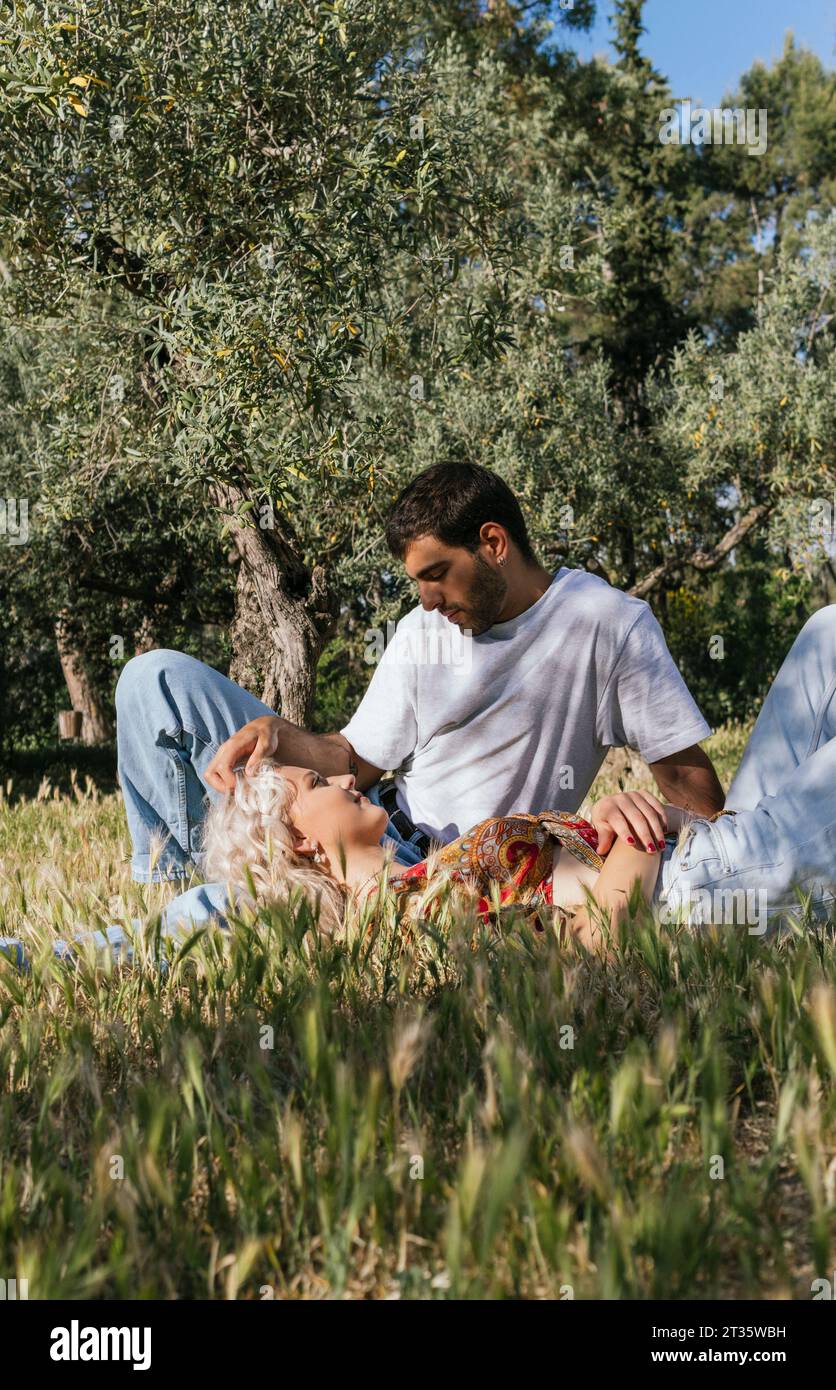 Man lying on girlfriends lap hi-res stock photography and images - Alamy