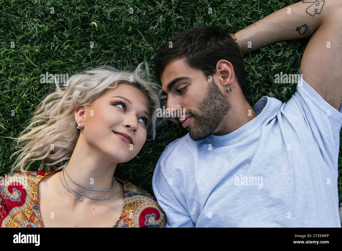 Staring each other hi-res stock photography and images - Alamy