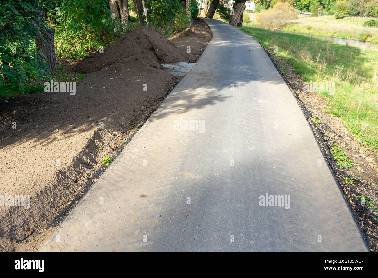 New construction of a cycle path Stock Photo - Alamy