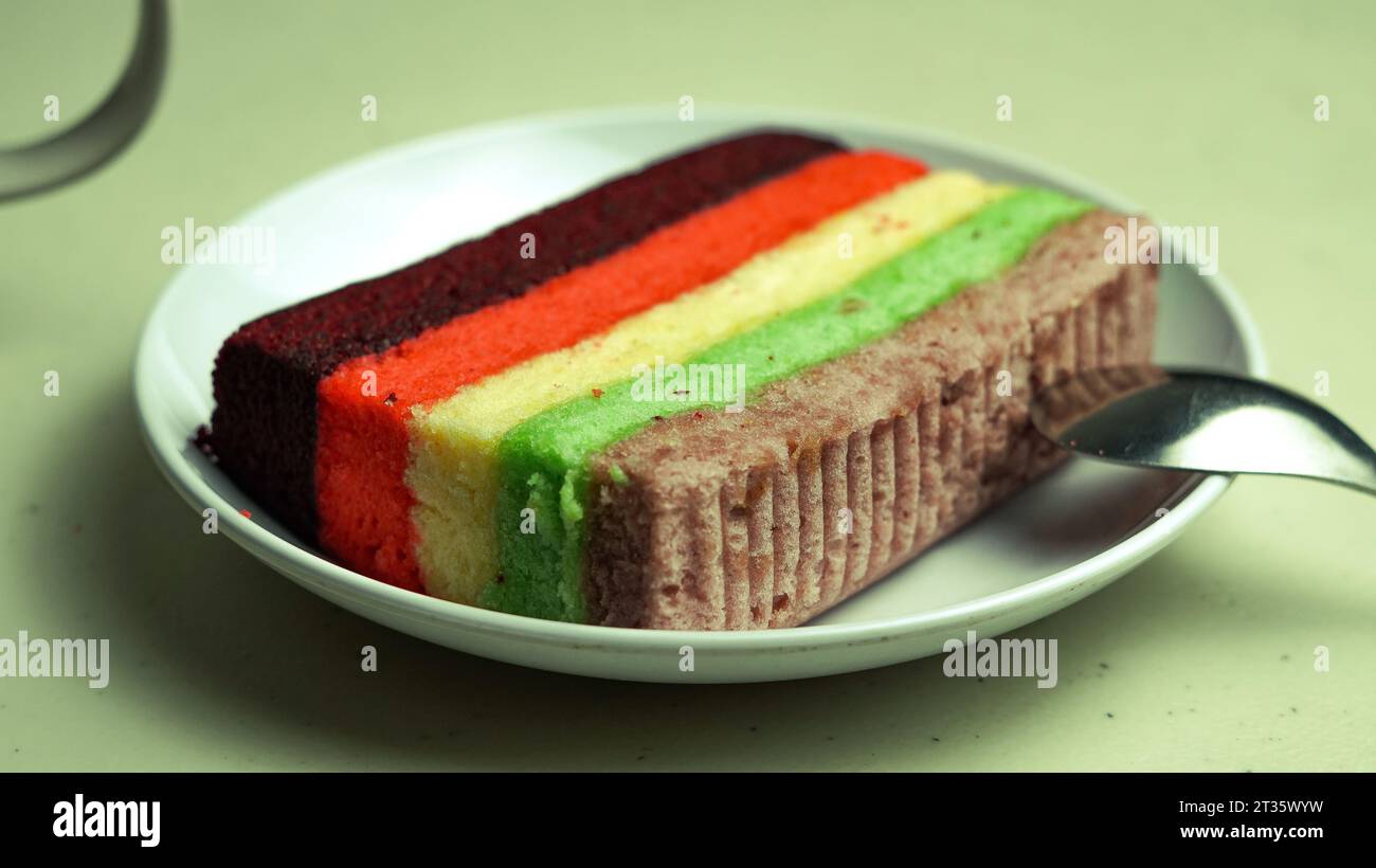 How to make a rainbow cake hi-res stock photography and images - Alamy
