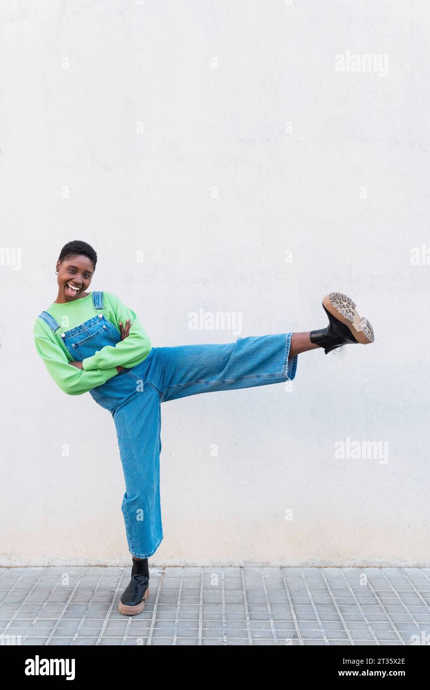 African woman kicking hi-res stock photography and images - Alamy