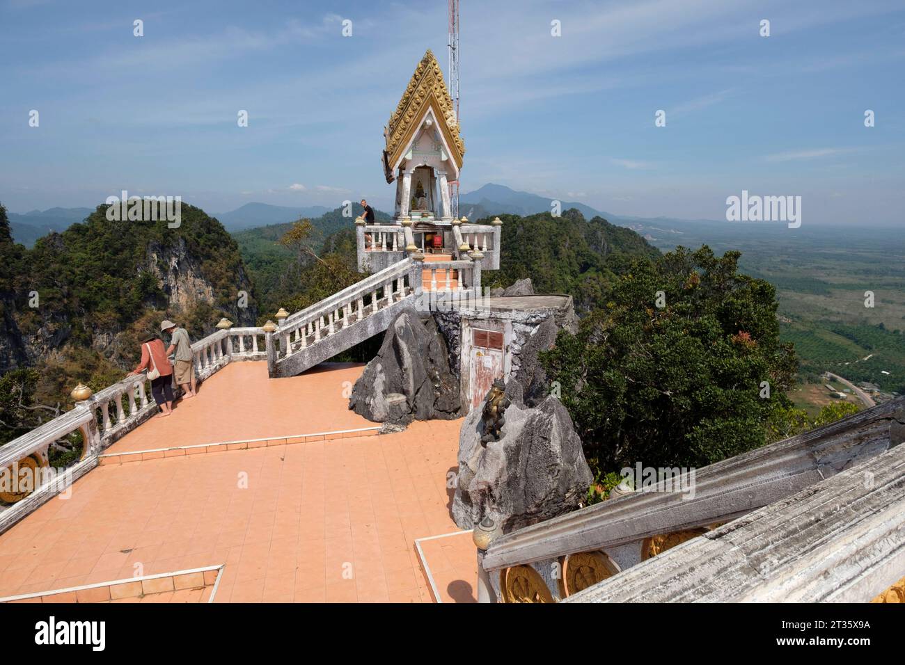 Tempel oben am Berg - Tiger Cave Temple Wat Tham Sua - Krabi - Thailand ...