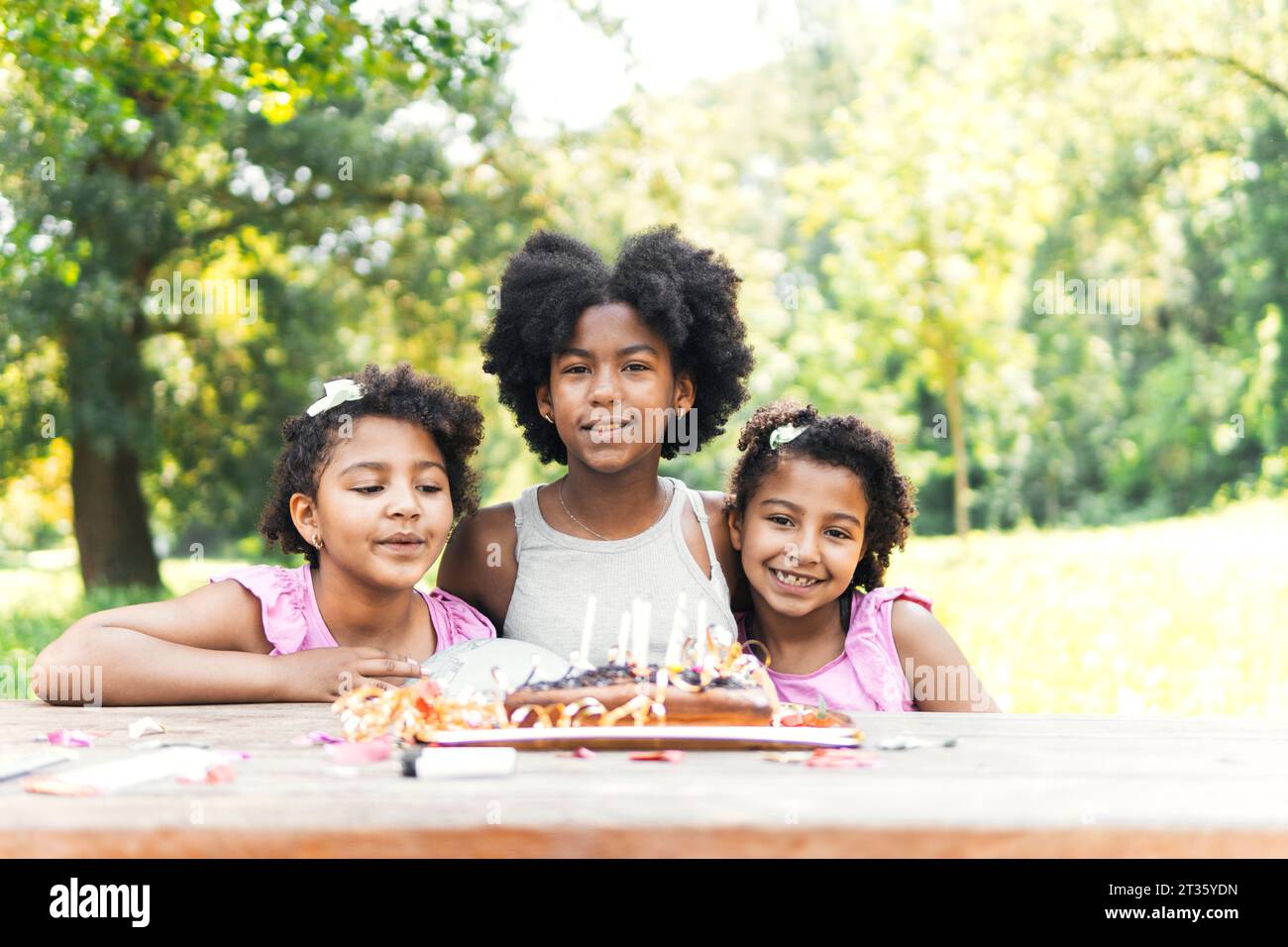 African twin sisters hi-res stock photography and images - Alamy