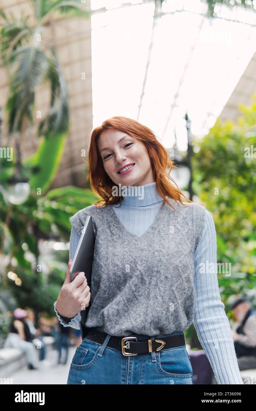 Standing smiling beautiful women hi-res stock photography and images ...