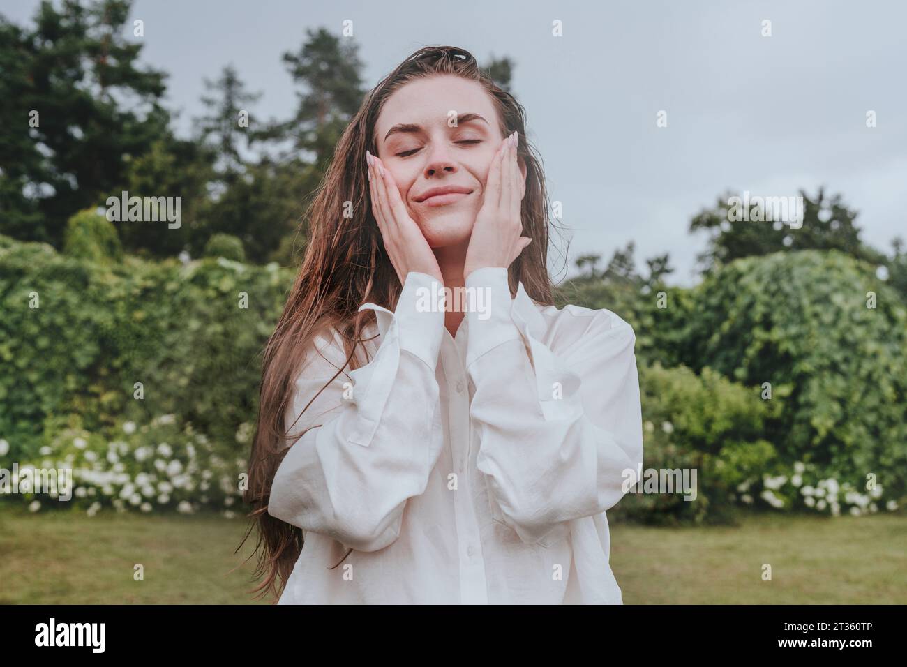 Rain in face hi-res stock photography and images - Alamy