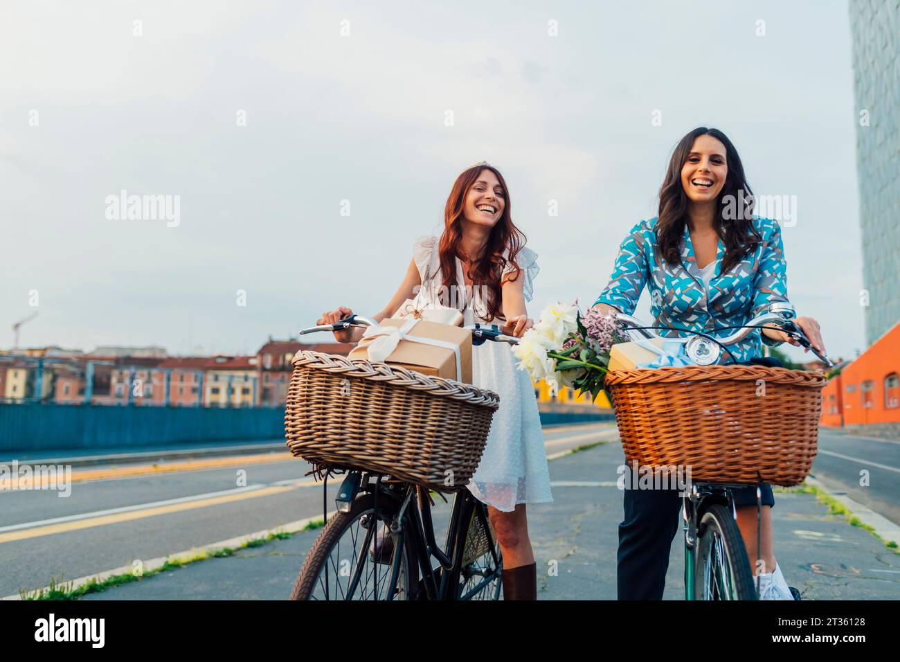 Front view bicycle sunset hi-res stock photography and images - Alamy