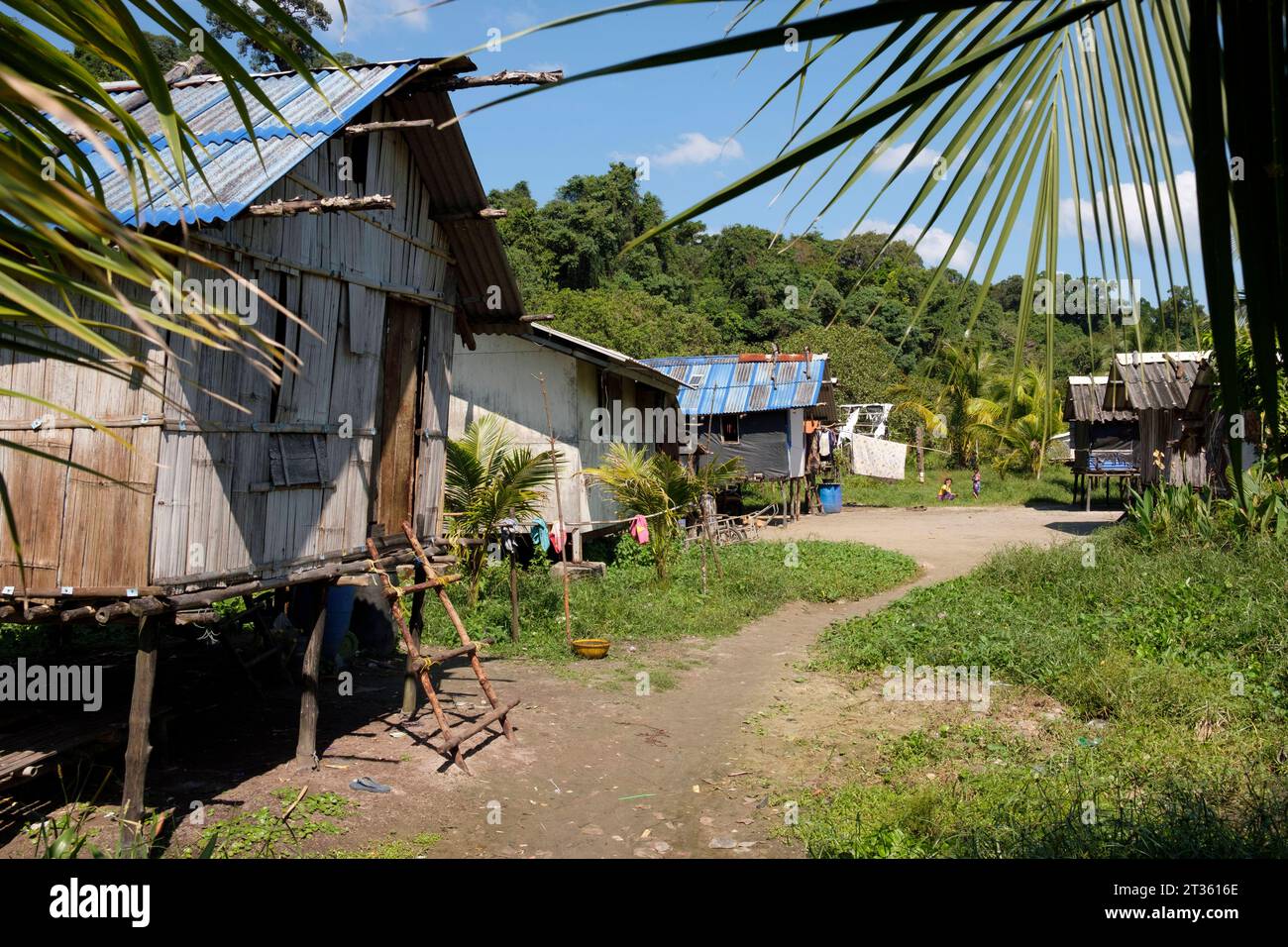 Hütten im Moken-Dorf - Koh Phayam - Thailand, Dezember 2022 *** Huts in ...
