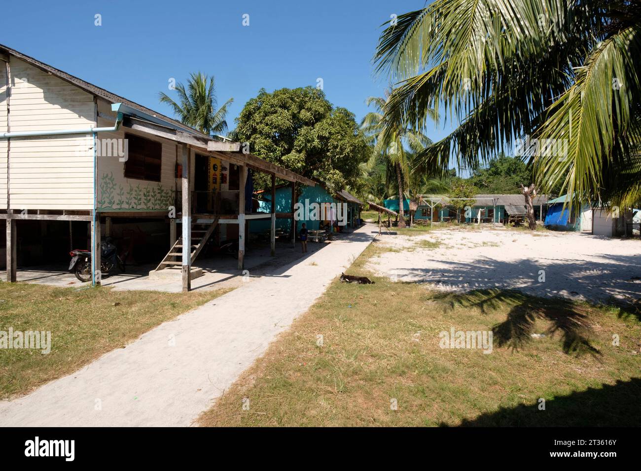 Hütten im Moken-Dorf - Koh Phayam - Thailand, Dezember 2022 *** Huts in ...