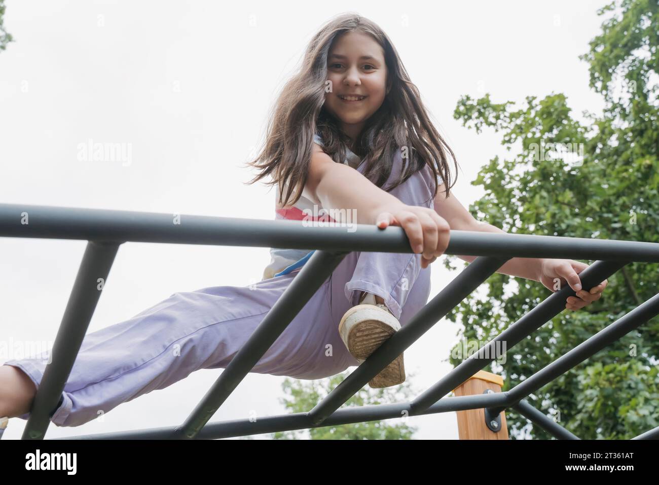 Jungle gym hi-res stock photography and images - Alamy