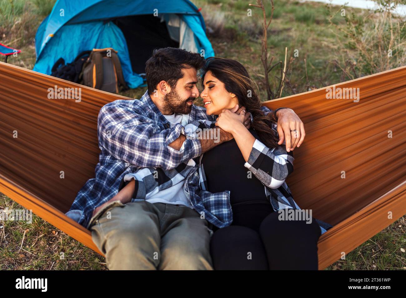 Romantic couple relaxing face to face in hammock Stock Photo - Alamy