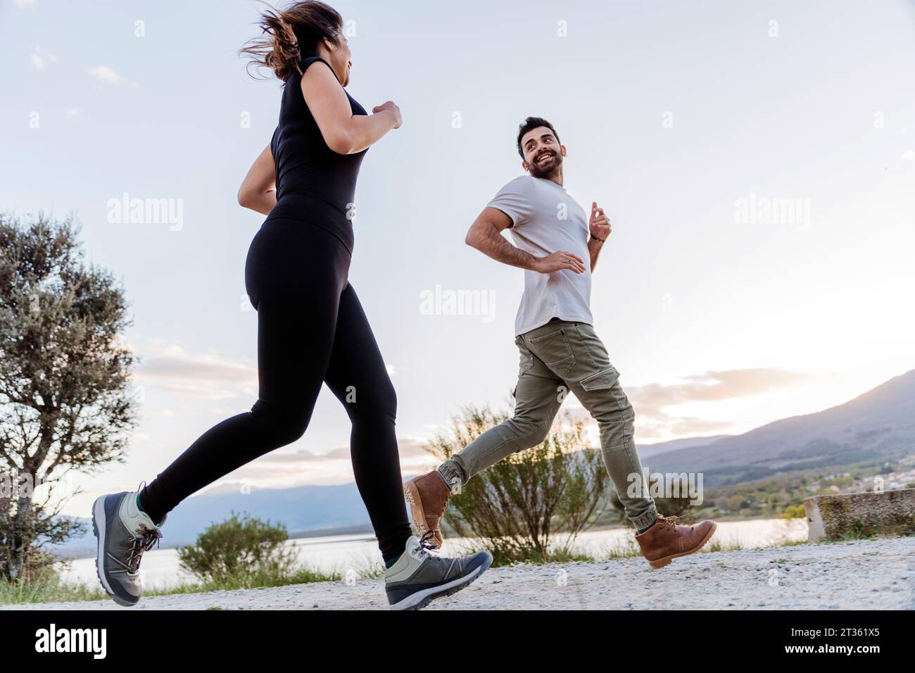 Couple running together hi-res stock photography and images - Alamy