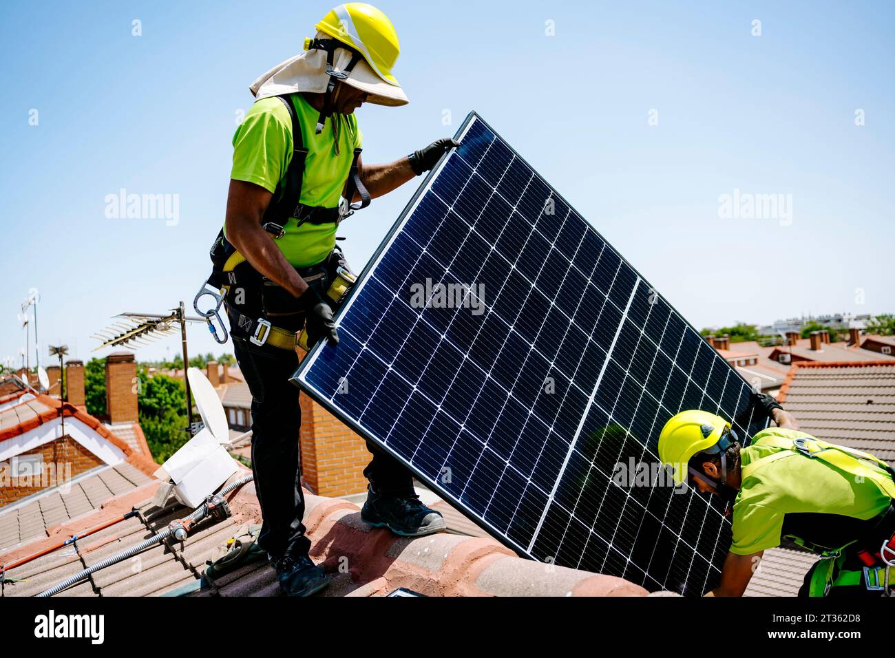 Installing solar panel african hi-res stock photography and images - Alamy