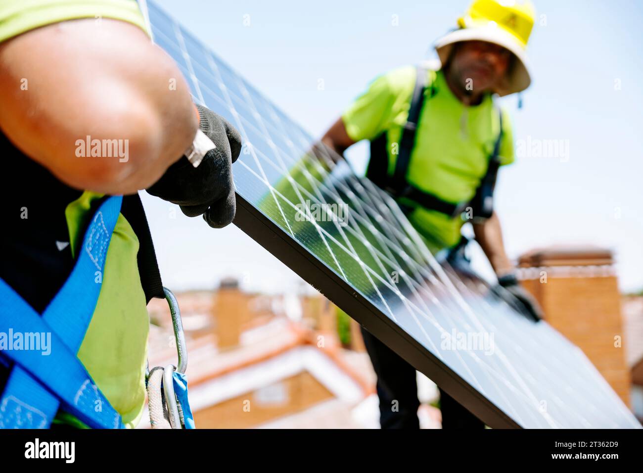 Engineers installing solar panel on roof Stock Photo - Alamy