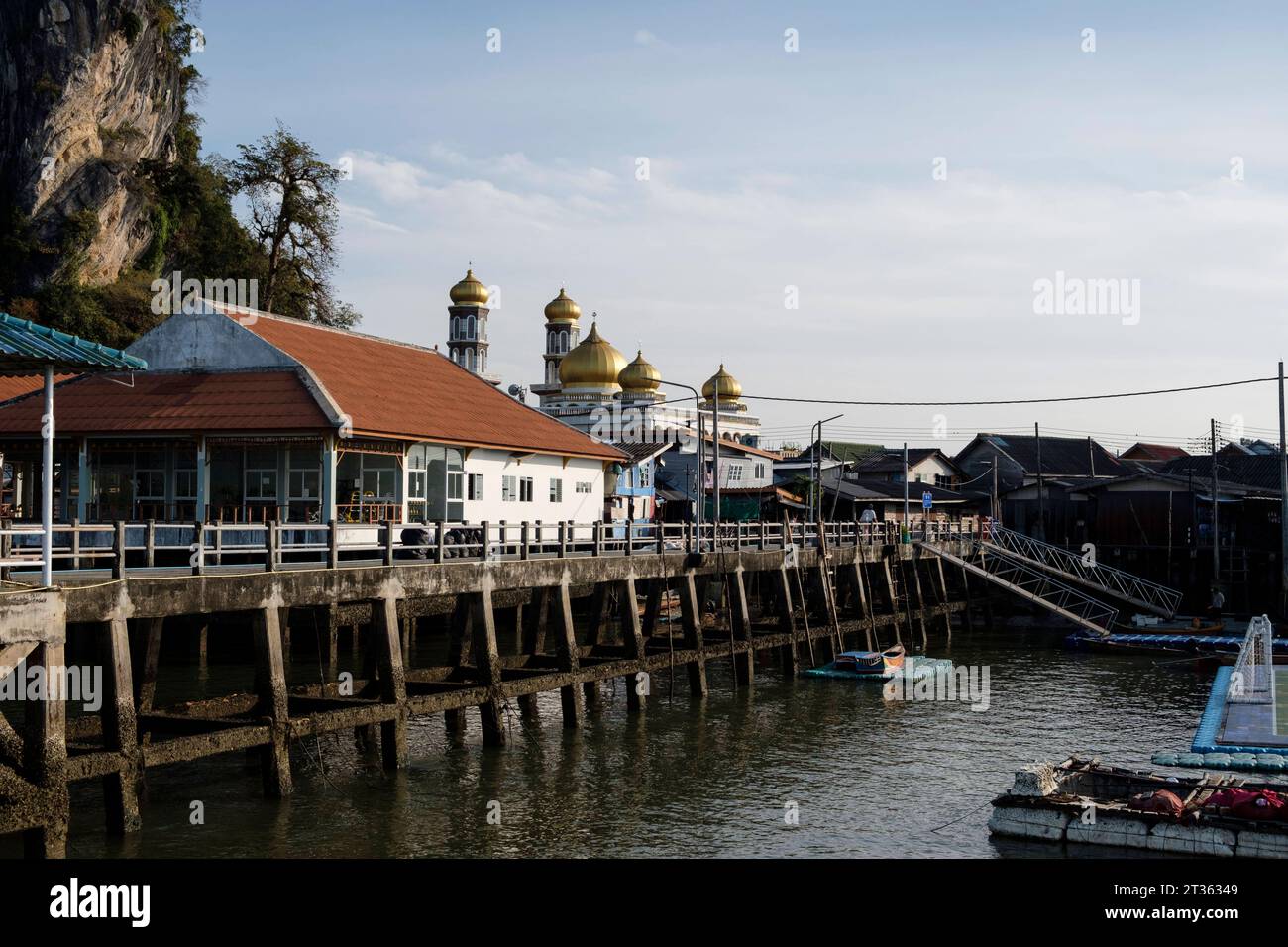 Panyee darussalam mosque hi-res stock photography and images - Alamy