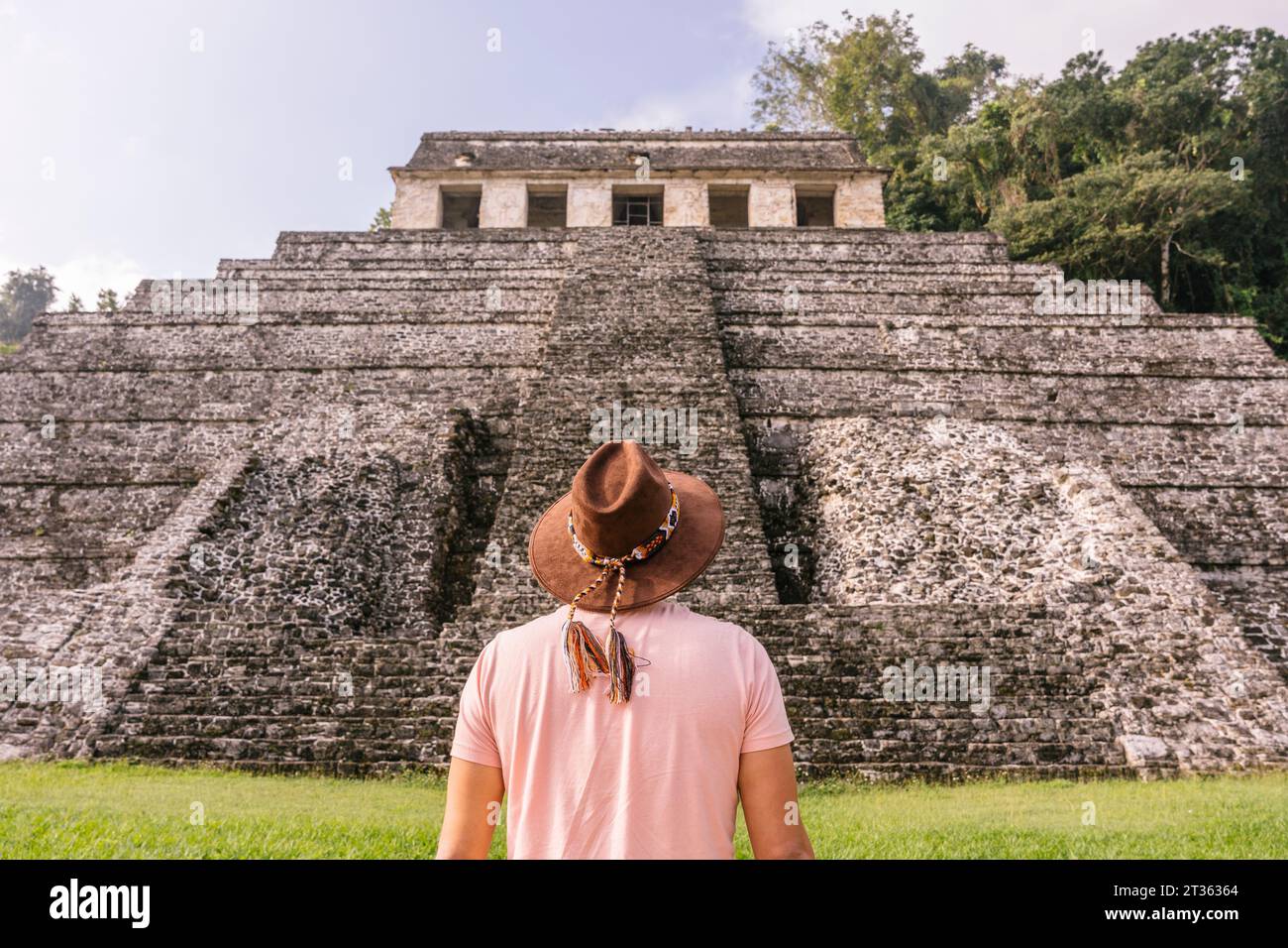 Man wearing hat standing in front of Mayan old ruins Stock Photo - Alamy