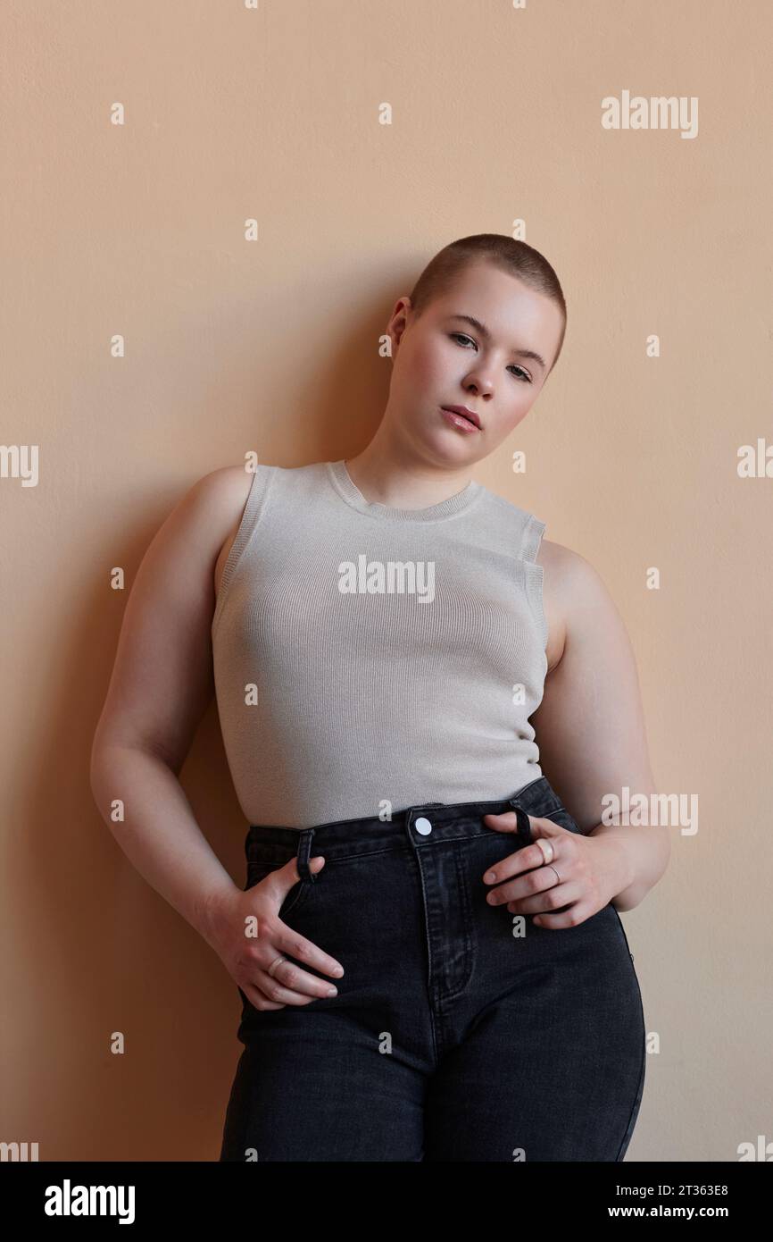 Curvy woman posing for camera hi-res stock photography and images - Alamy