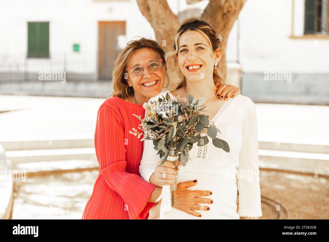 Mother of the bride hi-res stock photography and images - Alamy