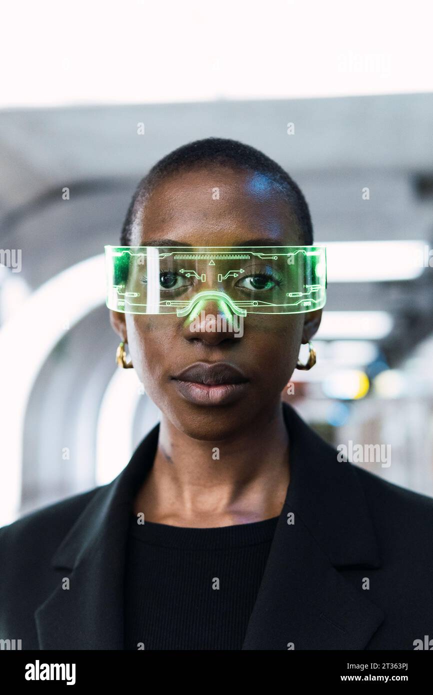 Young woman wearing smart glasses Stock Photo - Alamy