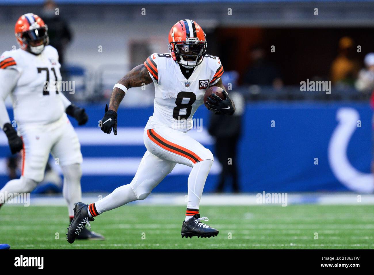 Cleveland Browns wide receivers Elijah Moore (8) runs to the outside ...