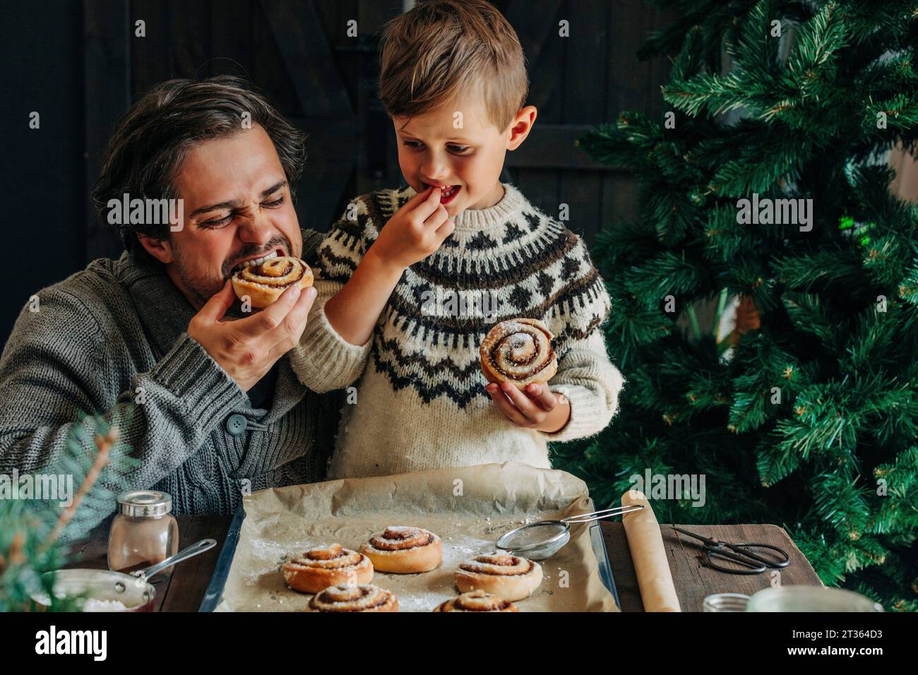 Table buns hi-res stock photography and images - Alamy