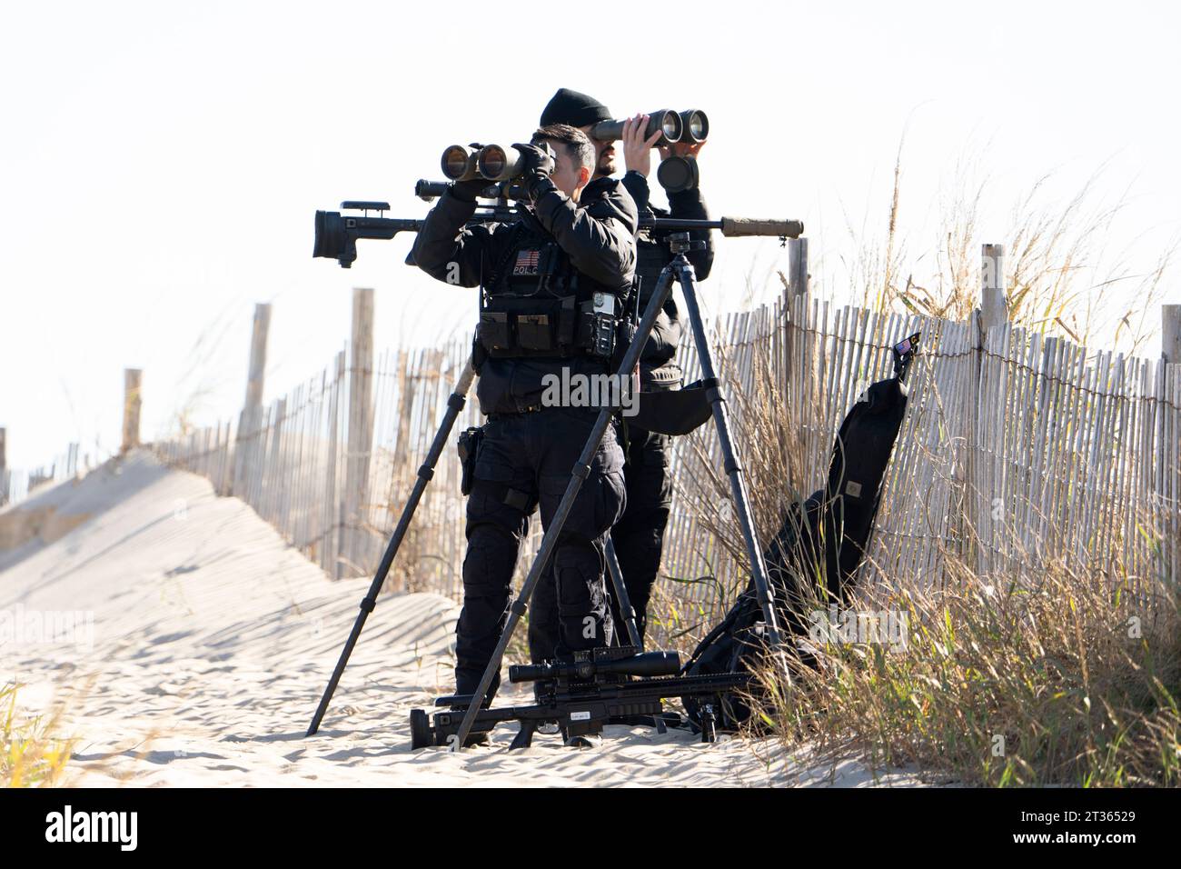 Members of the U.S. Secret Service Counter Sniper Team, secure the ...